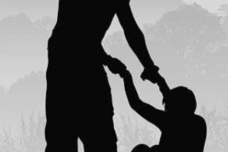 11 Ways to Lend a Helping Hand to Strangers | Hirschfeld